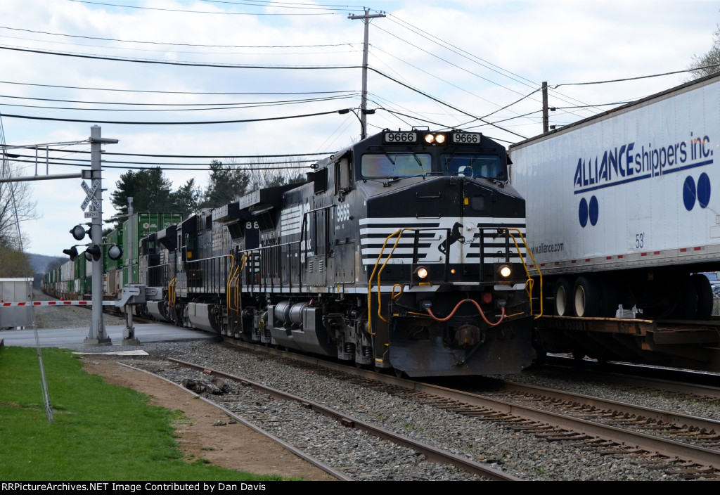 NS C40-9W 9666 leads 202